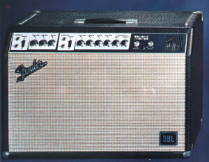 GUITAR AMPLIFIER (Transistor Type): FENDER FREAK